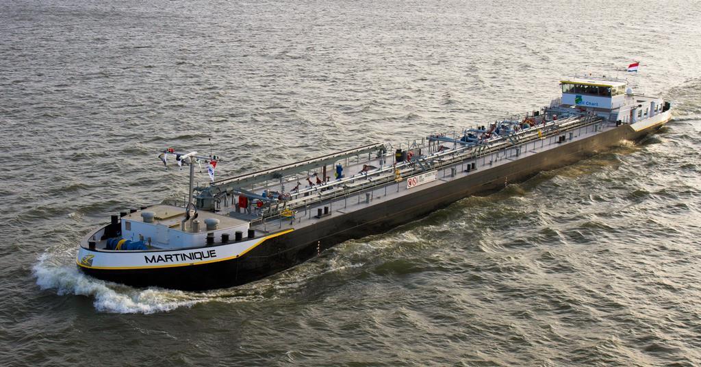 Bunker barge uses electric propulsion | News | Motorship