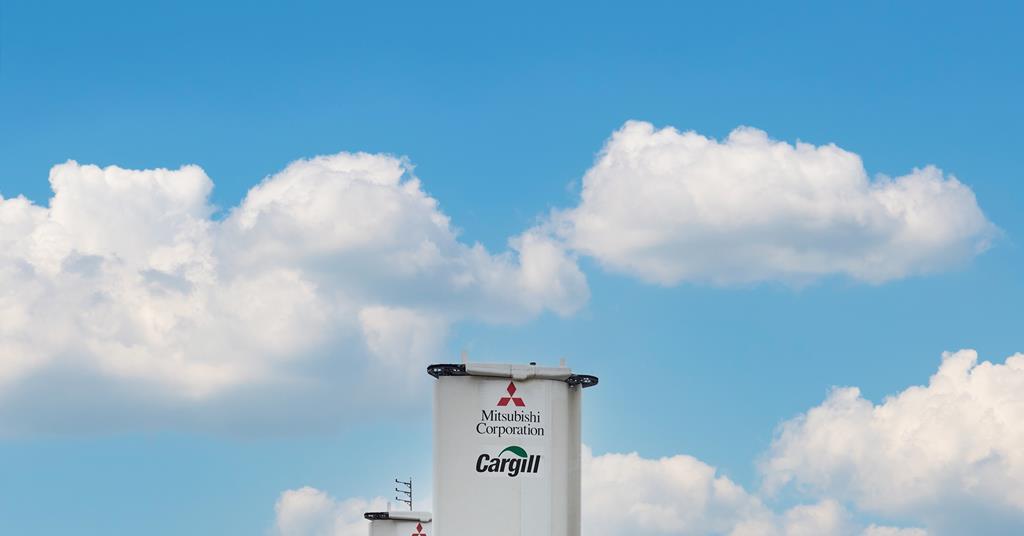 Bulker equipped with rigid wing sails begins first voyage | News ...