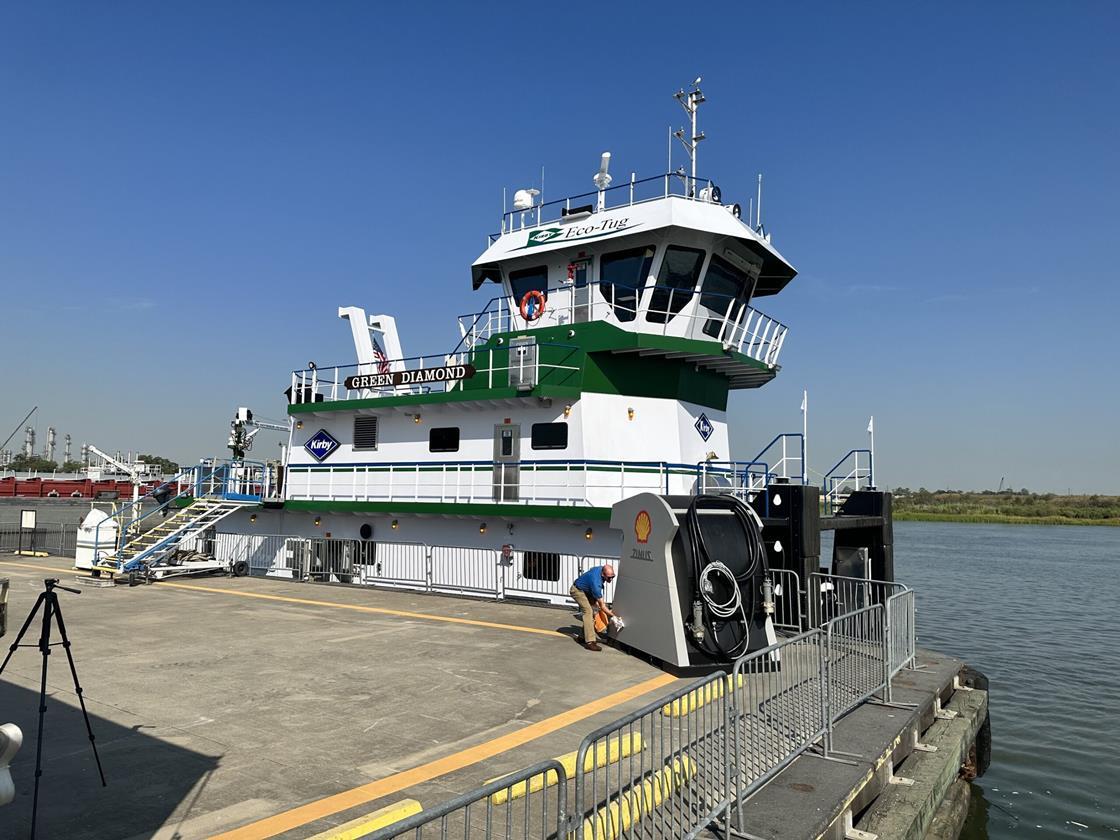 First US plug-in hybrid inland towing tug delivered | News | Motorship